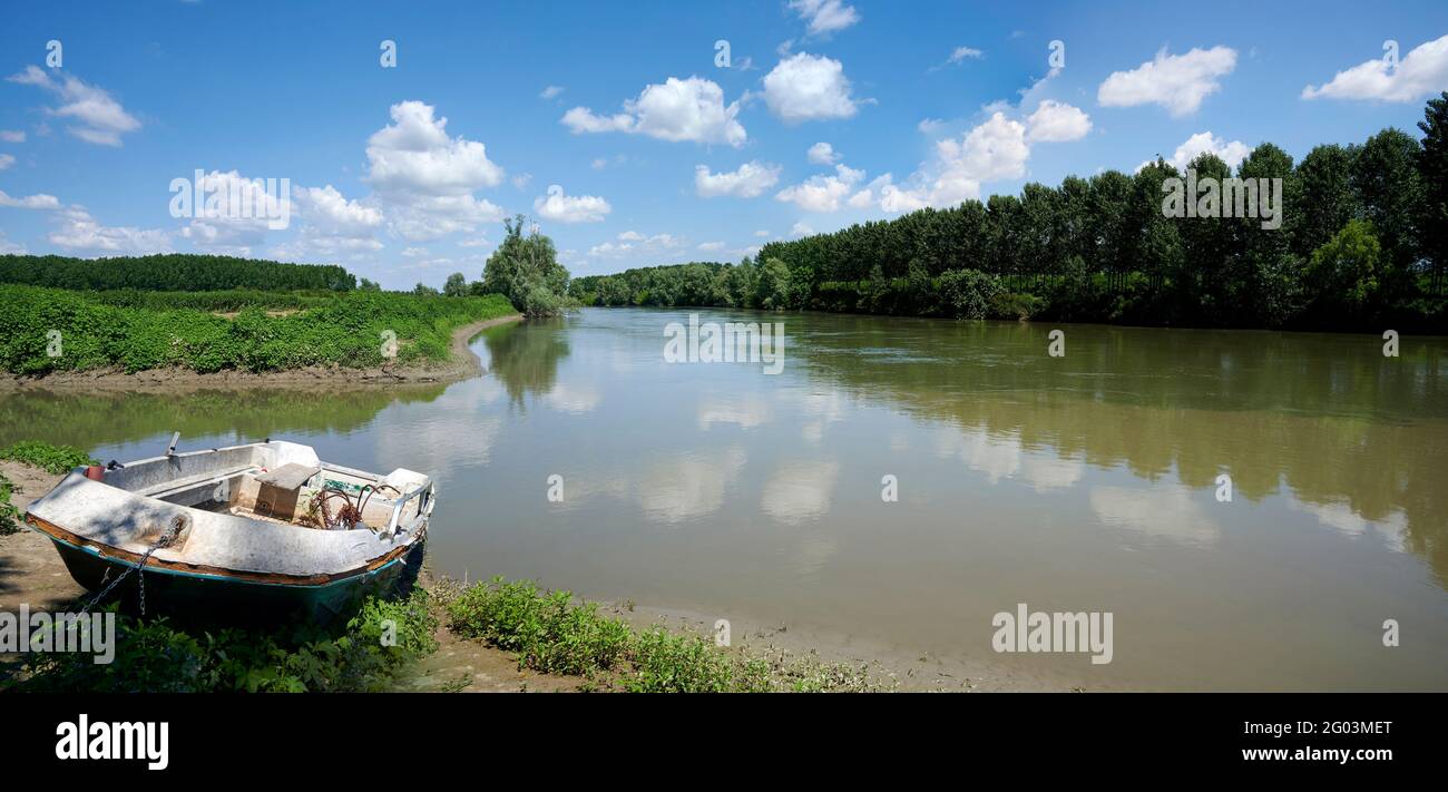 Marcaria (Mn),Italy, a view of the river Oglio Stock Photo - Alamy