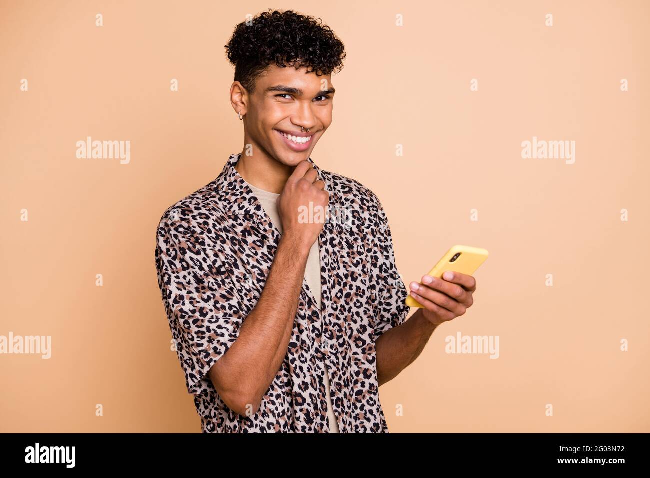Photo of wavy hairdo cheerful dark skin person hand on chin look camera ...