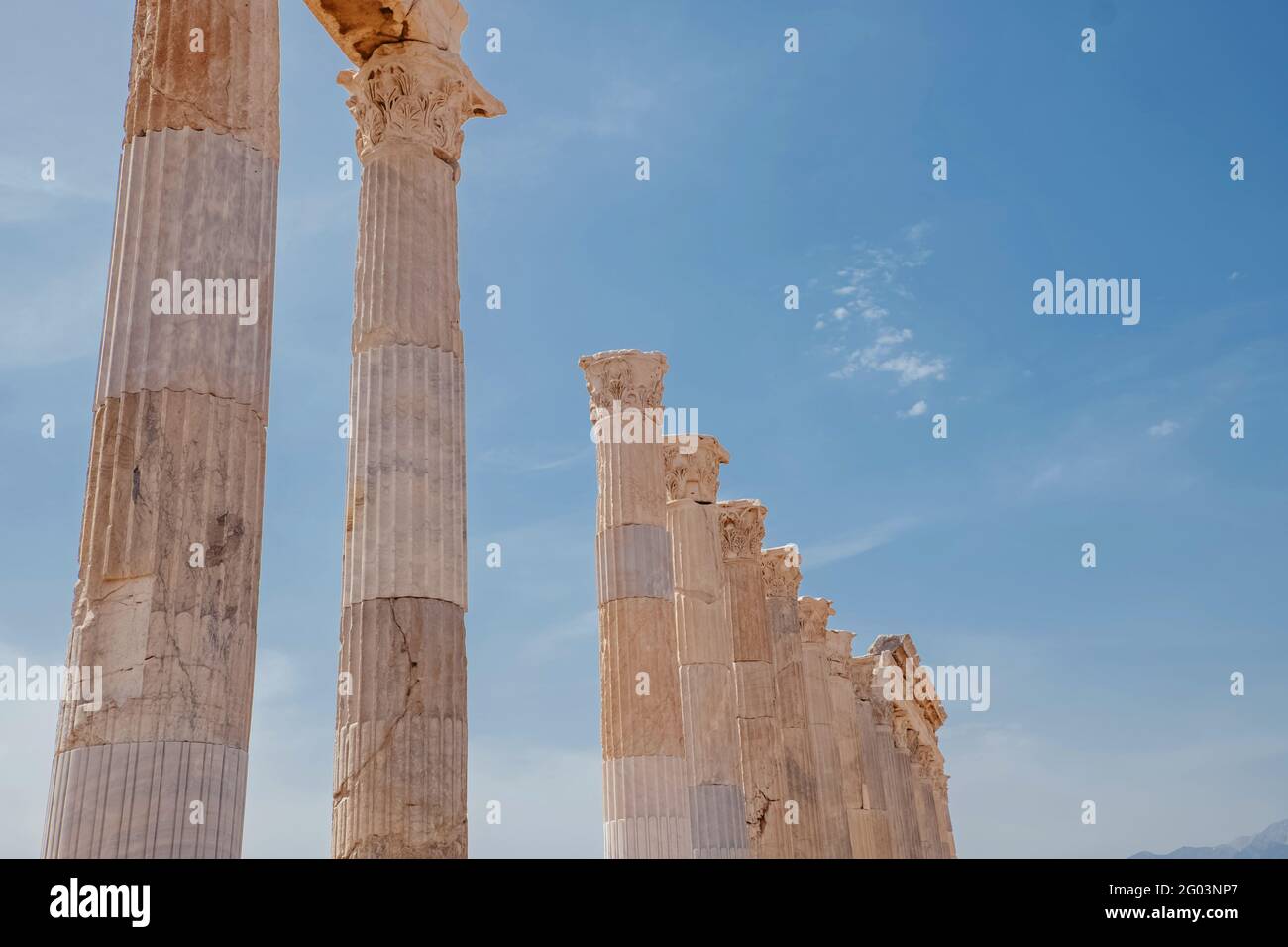 Ruins stone antic temple hi-res stock photography and images - Alamy