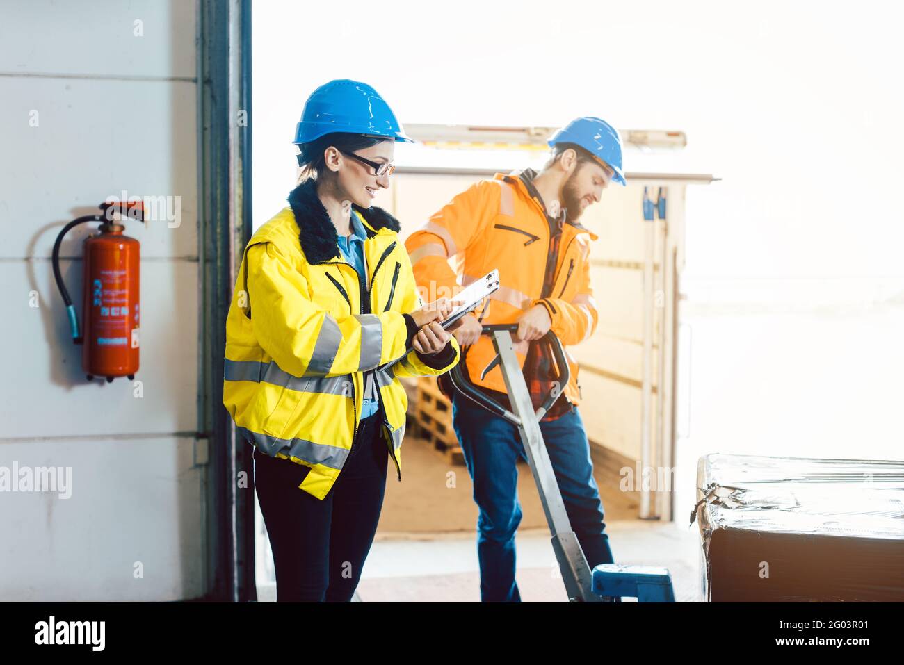 Specialized worker hi-res stock photography and images - Alamy