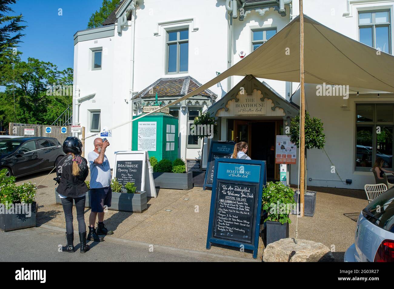 Boathouse at boulters lock hi-res stock photography and images - Alamy