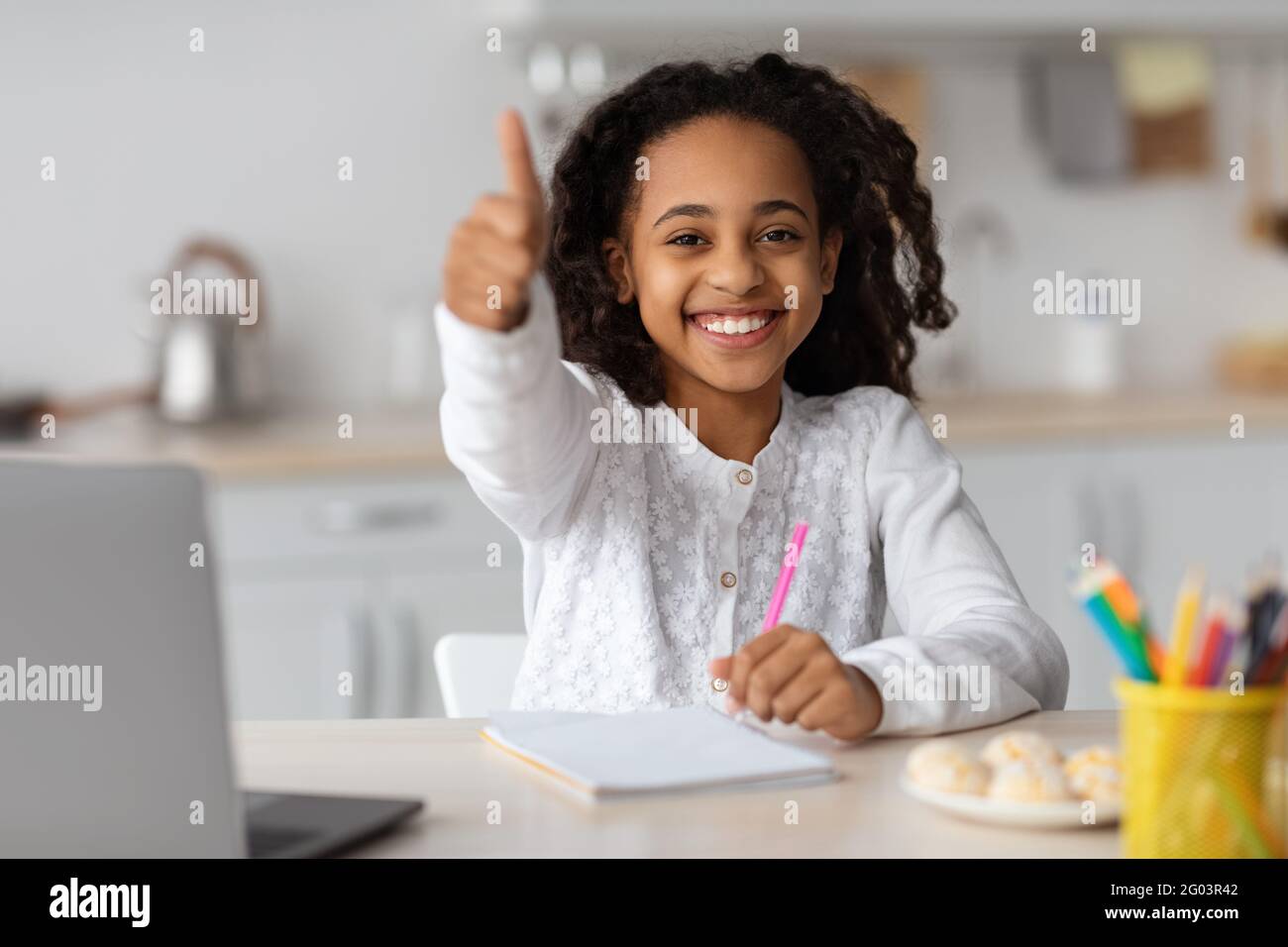Black girl studying hi-res stock photography and images - Alamy