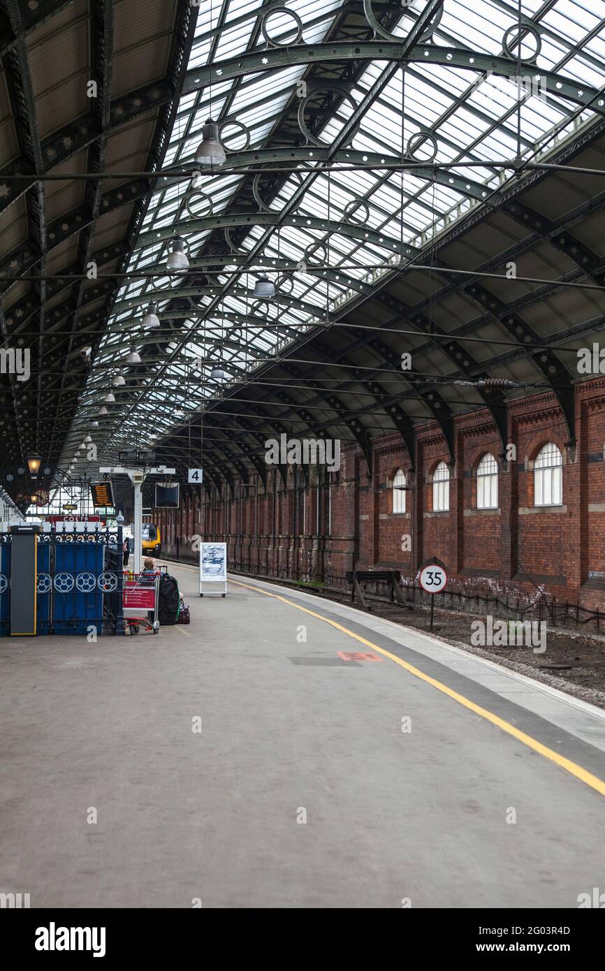 A view of the platform at Darlington Railway Station, England,UK Stock ...
