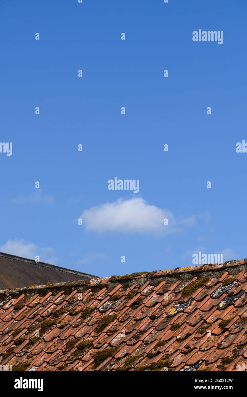 Cloud clouds cloudy roof hi-res stock photography and images - Alamy