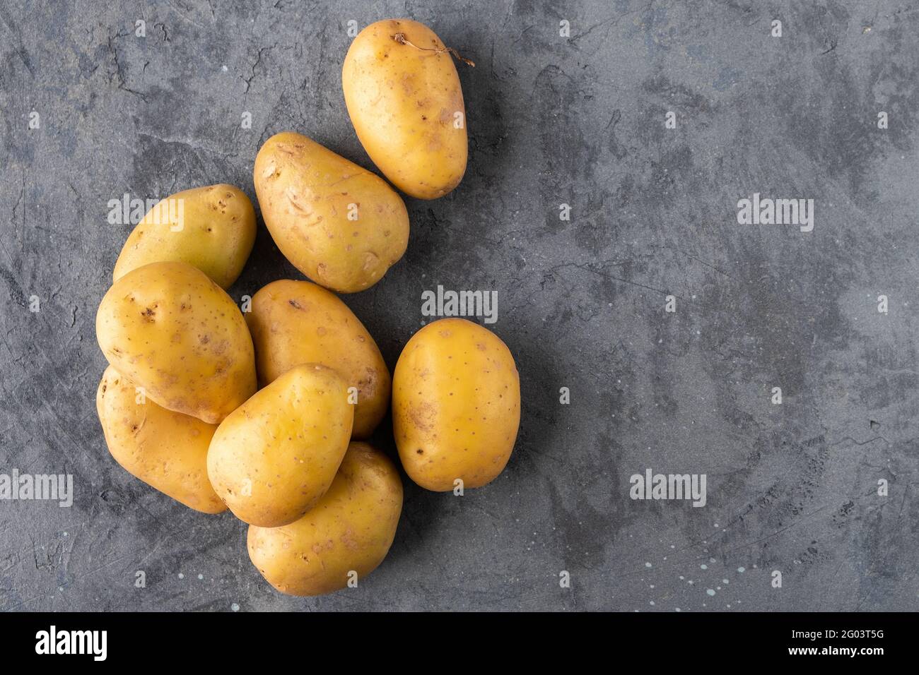 Pile potatoes top view hi-res stock photography and images - Alamy