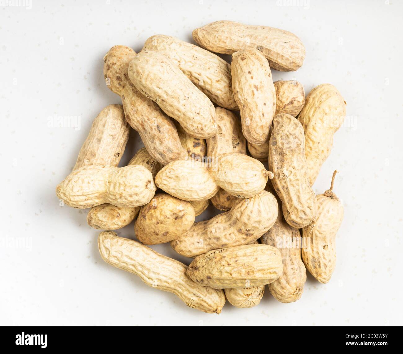 Pile whole unshelled peanuts on hi-res stock photography and images - Alamy