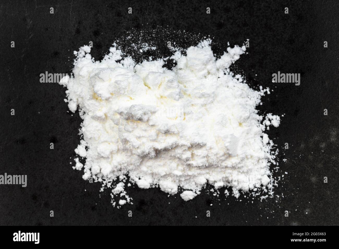 top view of pile of baking powder close up on black ceramic plate Stock ...