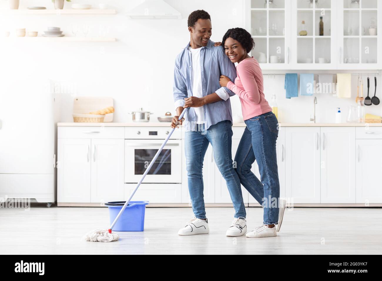 Household chore family team hi-res stock photography and images - Alamy