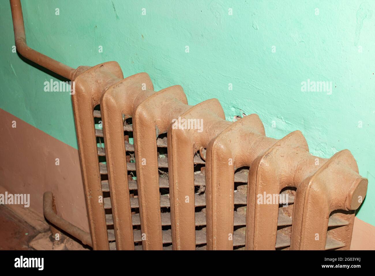 Antique radiator interior hi-res stock photography and images - Alamy