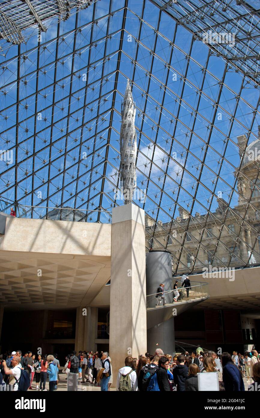 Glass pyramid roof ceiling hi-res stock photography and images - Alamy