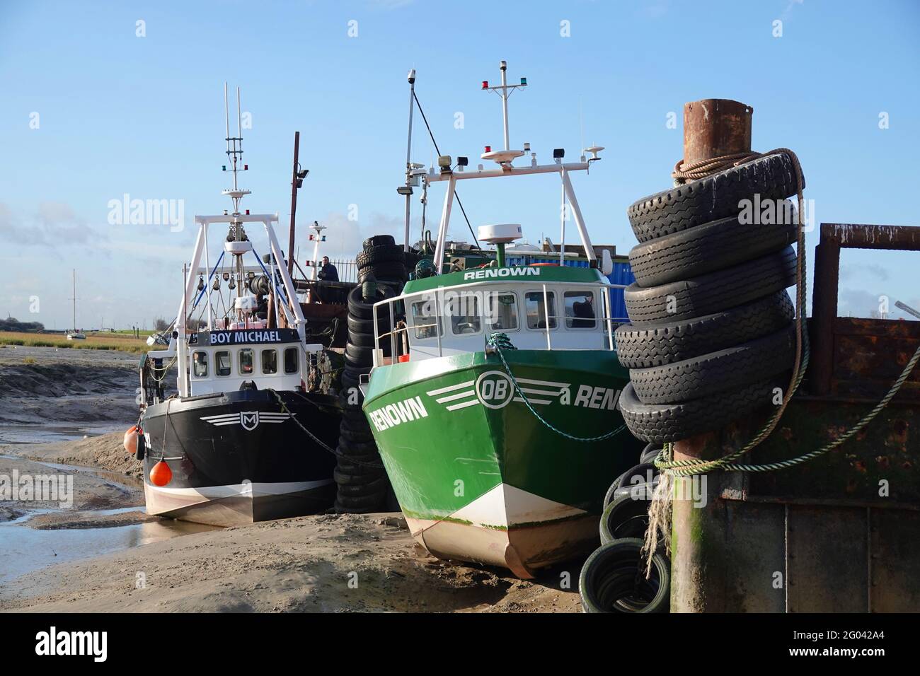Cockle fishing boat leigh on sea hi-res stock photography and images ...