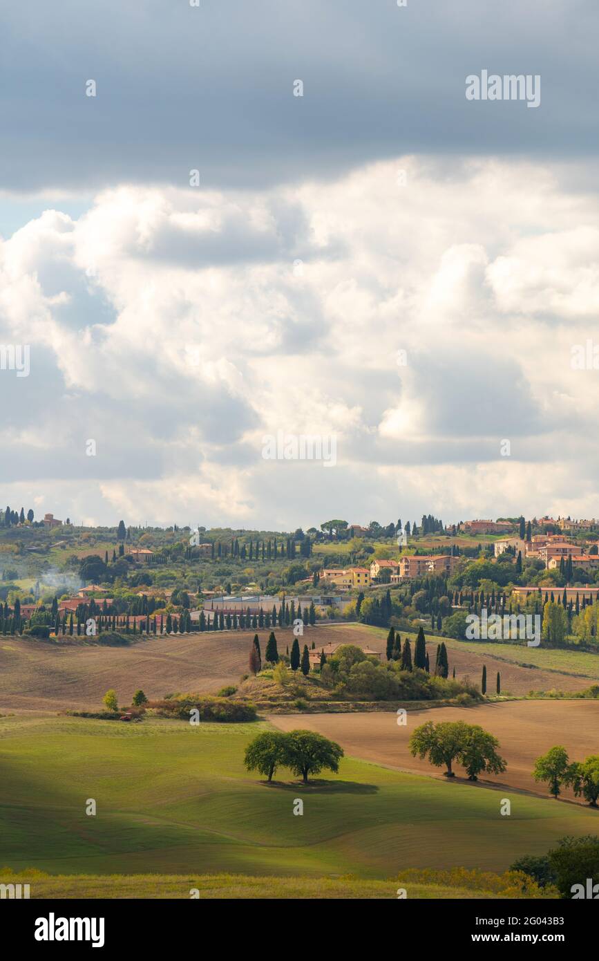 The beautiful and wonderful colors of the autumn landscape of Tuscany ...