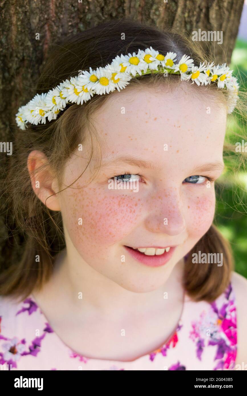 Pretty nine year old girl hi-res stock photography and images - Alamy