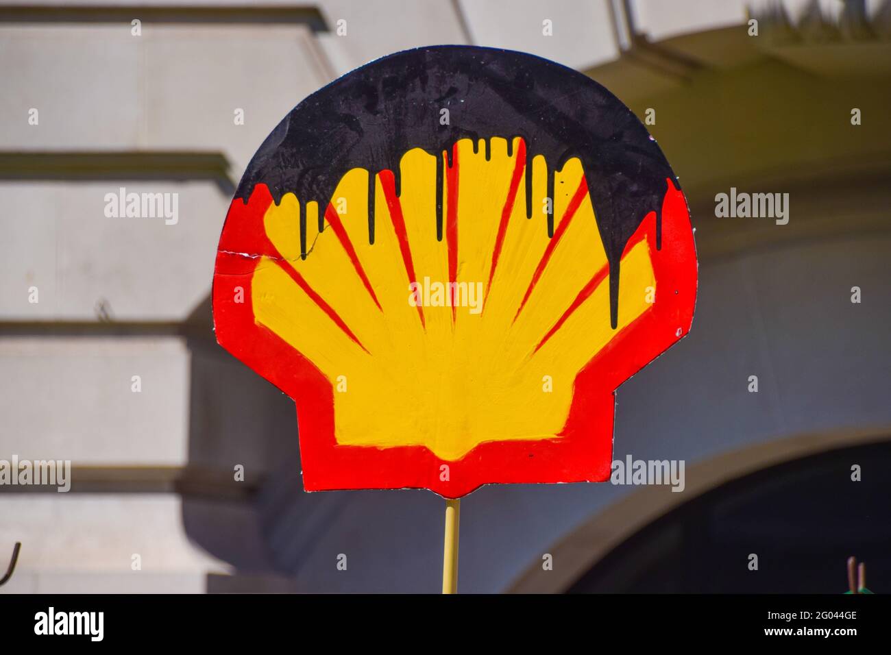 Oil stained shell logo hi-res stock photography and images - Alamy