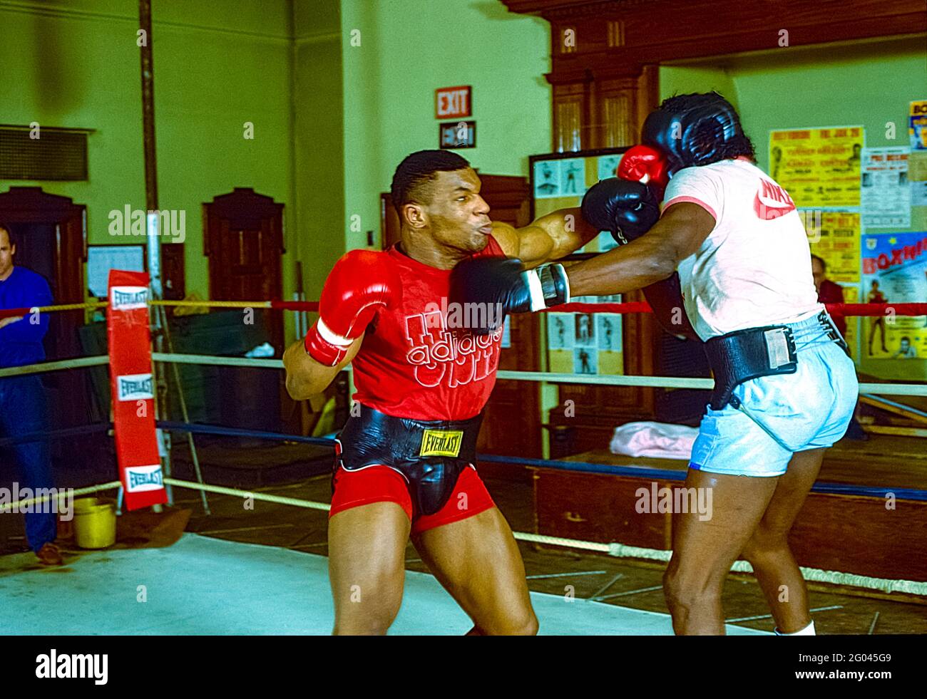 Mike tyson hi-res stock photography and images - Alamy