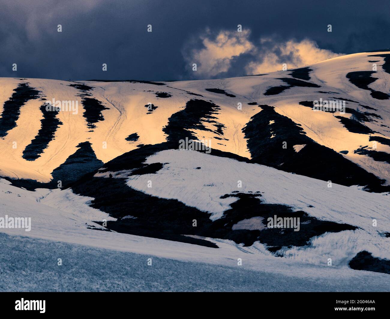 Amazing View of the Snow at Dolomites mountains In the Alps, Italy ...