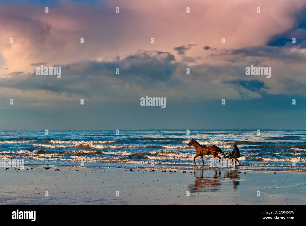 Saint marc sur mer beach hi-res stock photography and images - Alamy