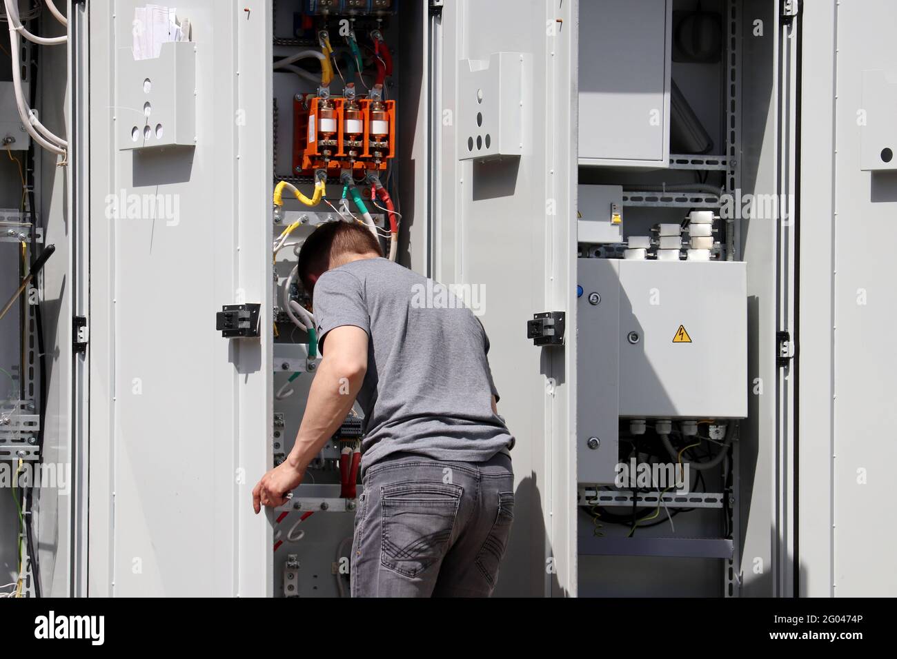 Electric Electricity Service Repair Hi res Stock Photography And Images Alamy electric-electricity-service-repair-hi-res-stock-photography-and-images-alamy