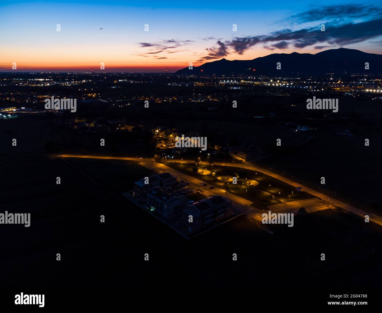 Tramonto strada hi-res stock photography and images - Alamy