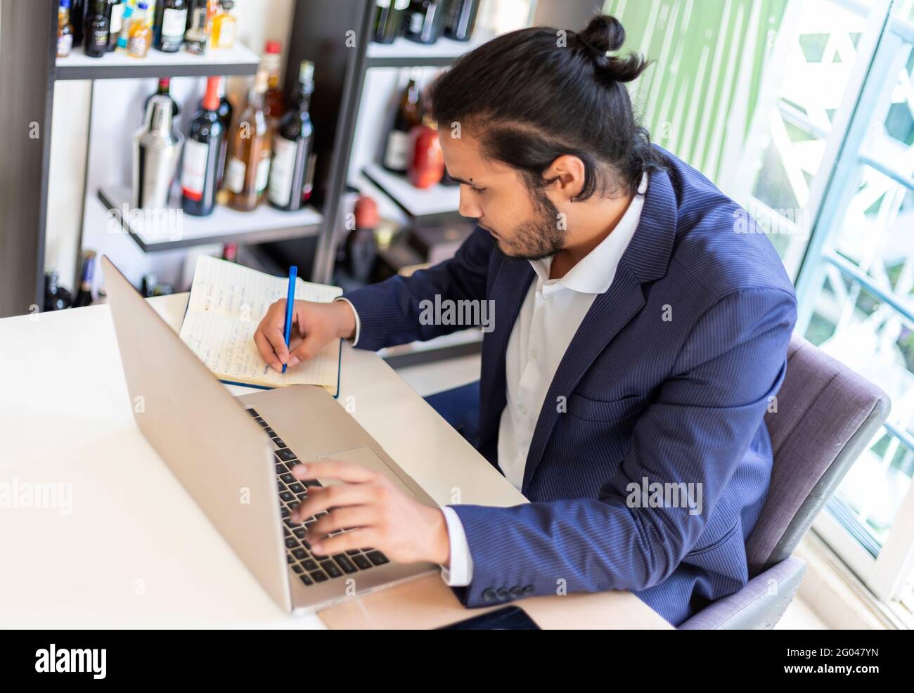 Latino businessman hi-res stock photography and images - Alamy