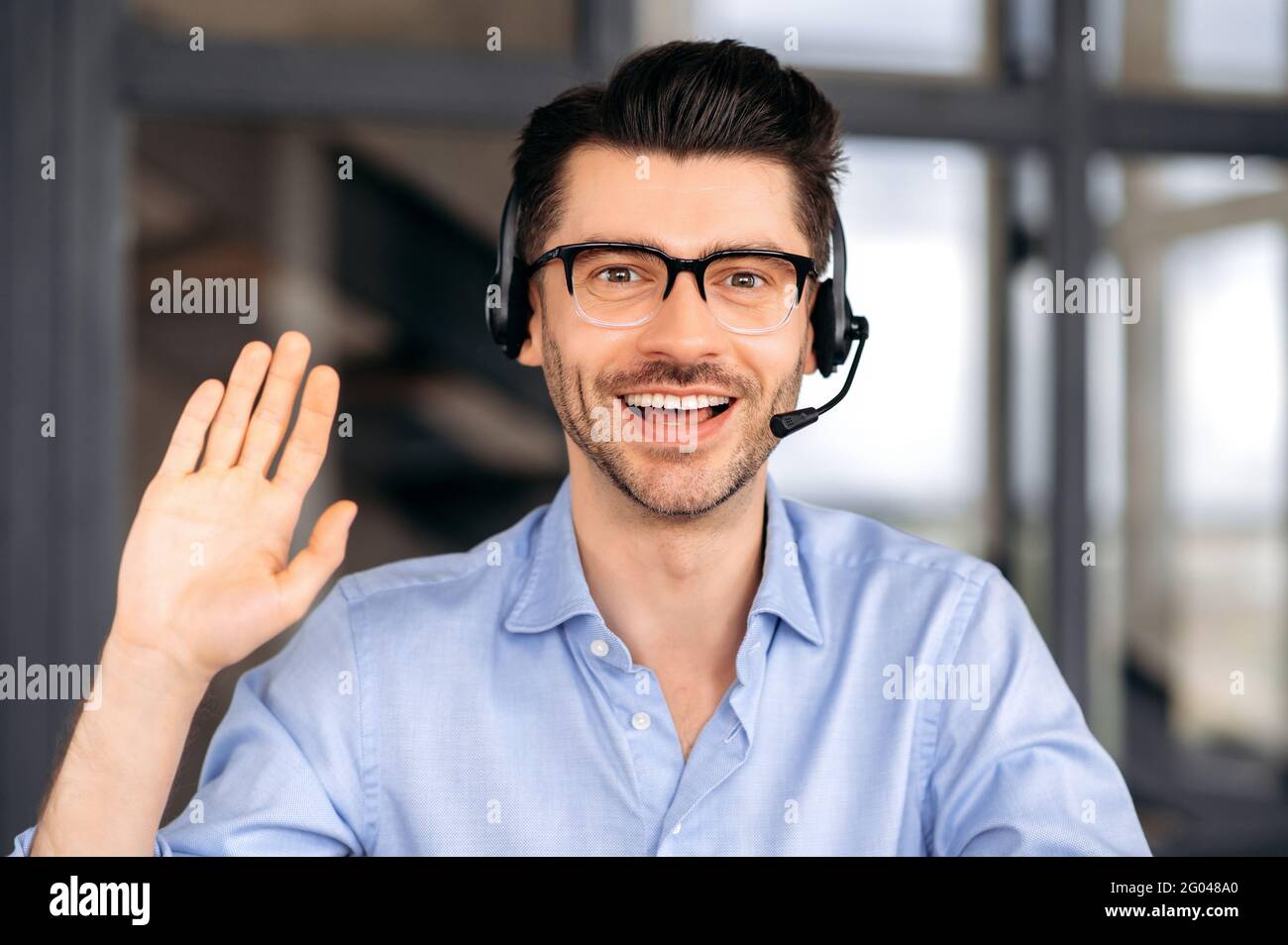 Telecommunication businessperson hi-res stock photography and images ...