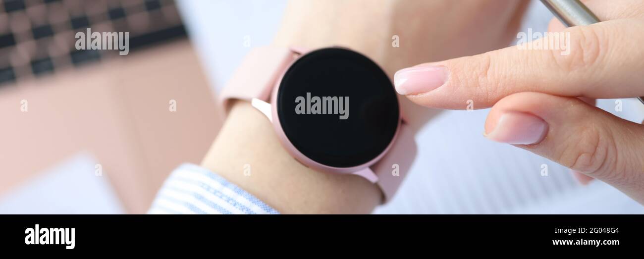 Finger clock hi-res stock photography and images - Alamy