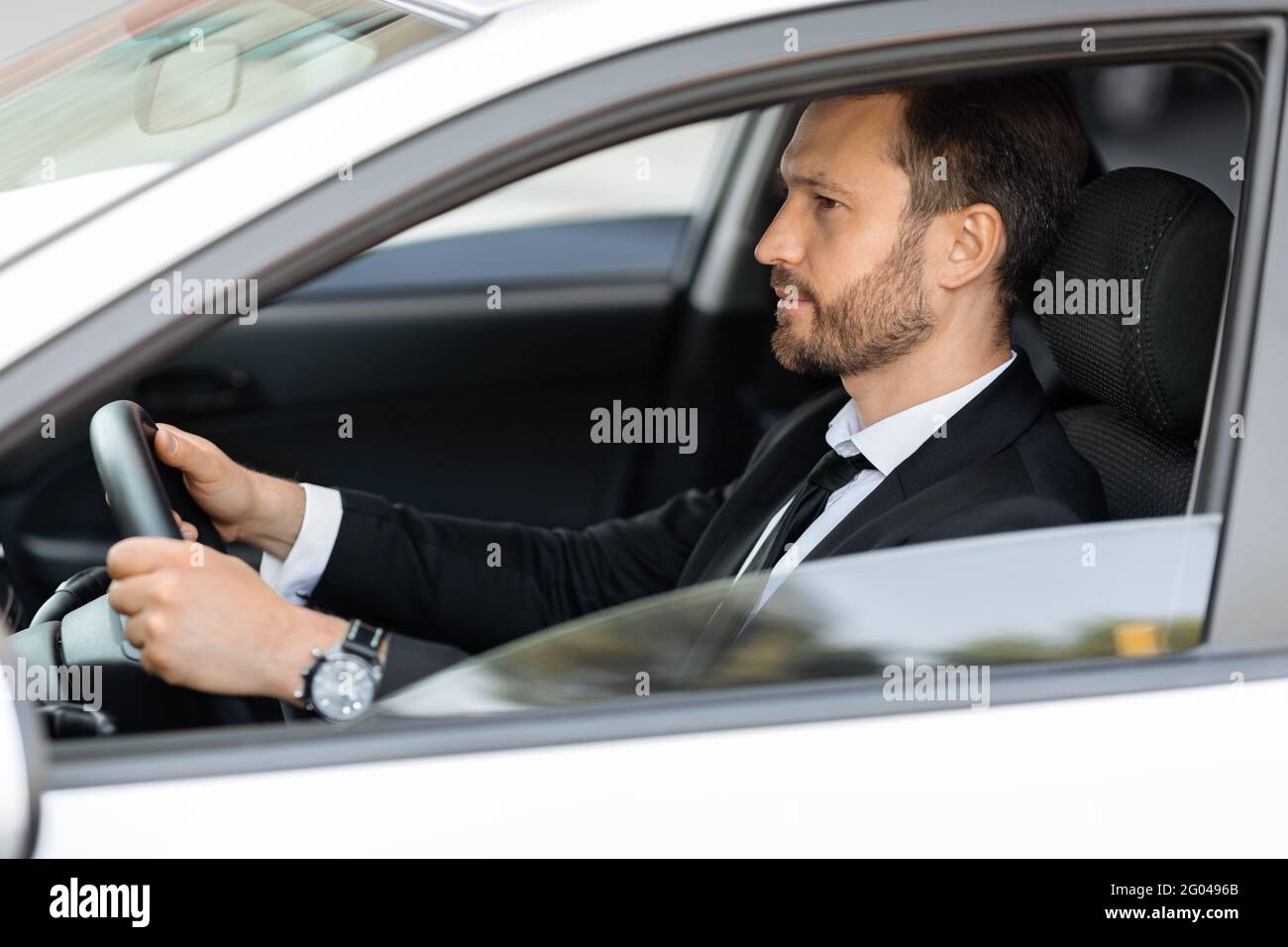Driving to airport hi-res stock photography and images - Alamy