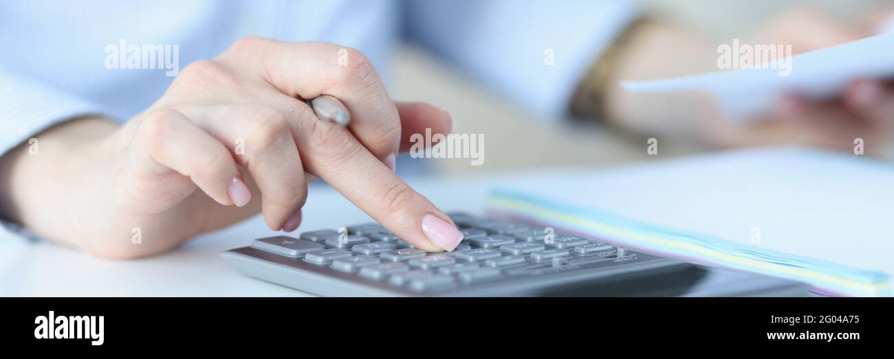 Counting numbers on hand hi-res stock photography and images - Alamy