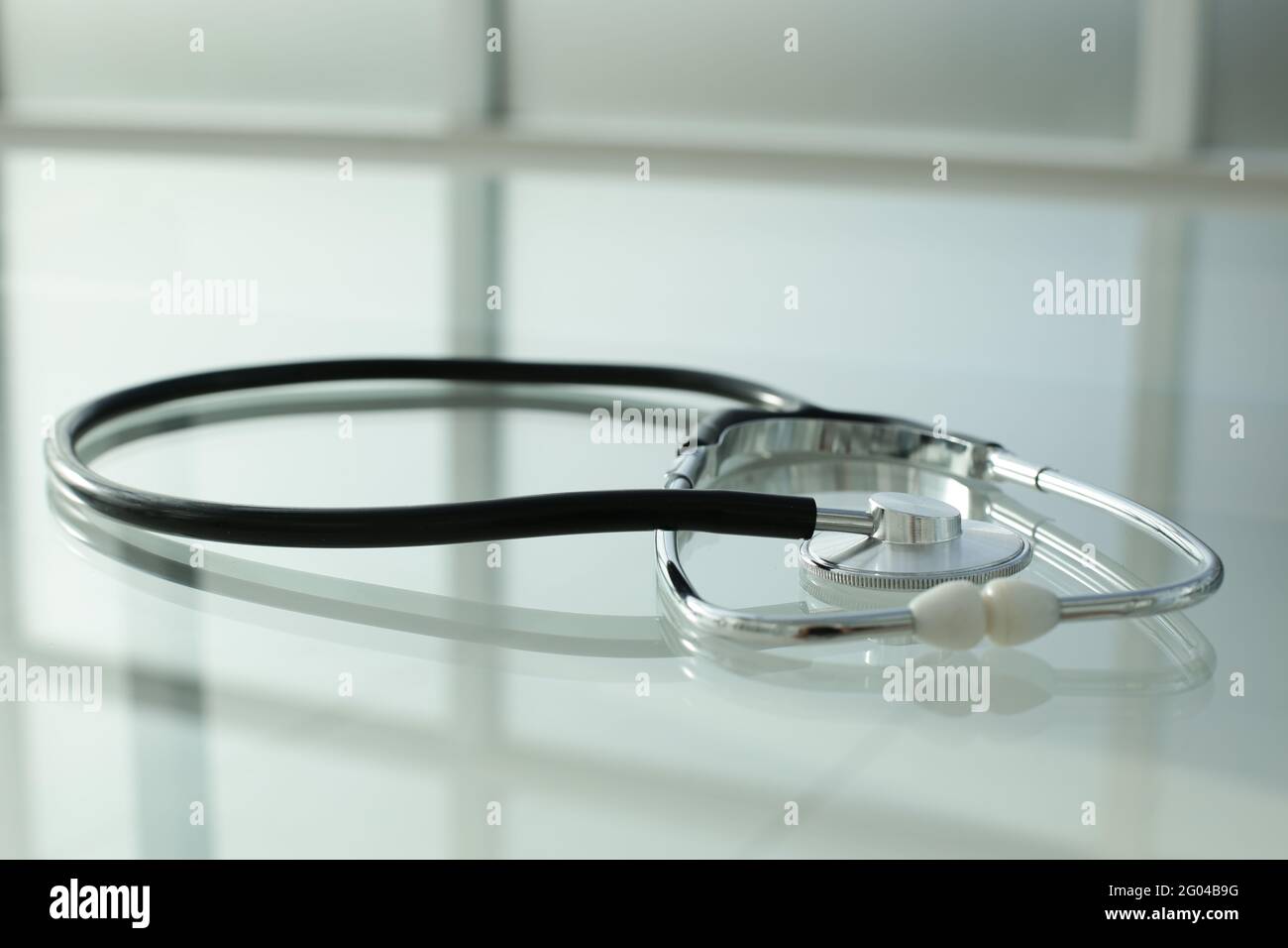 Black doctor stethoscope lies hi-res stock photography and images - Alamy