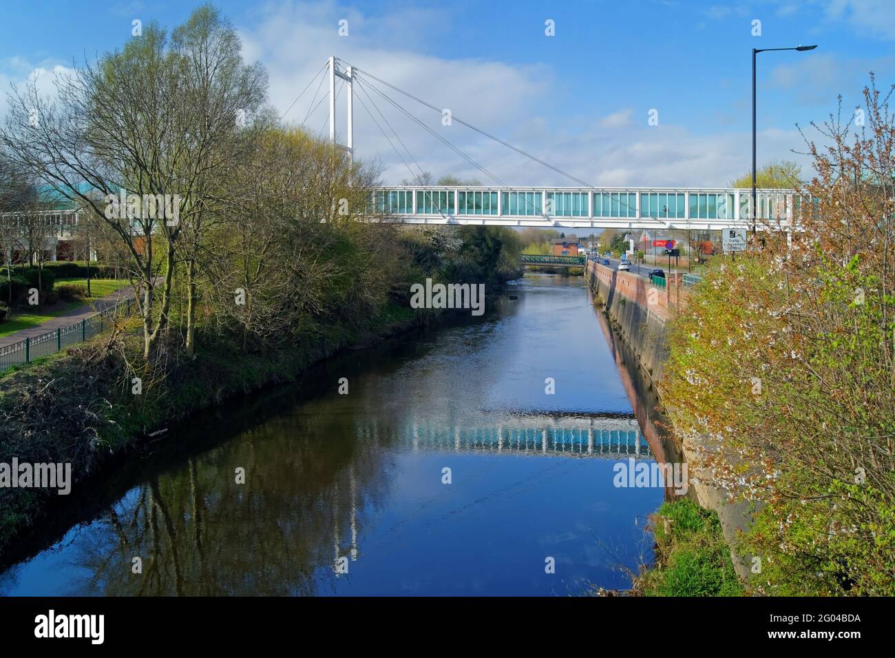 UK, South Yorkshire, Sheffield, Meadowhall, Footbridge over the River ...
