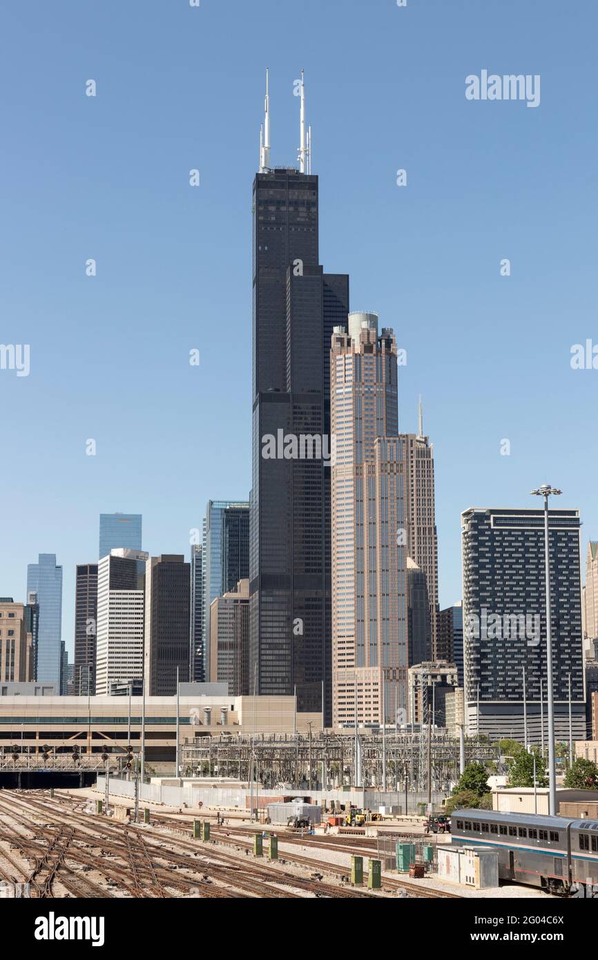 Chicago - Circa May 2021: Willis or Sears Tower and 311 South Wacker ...