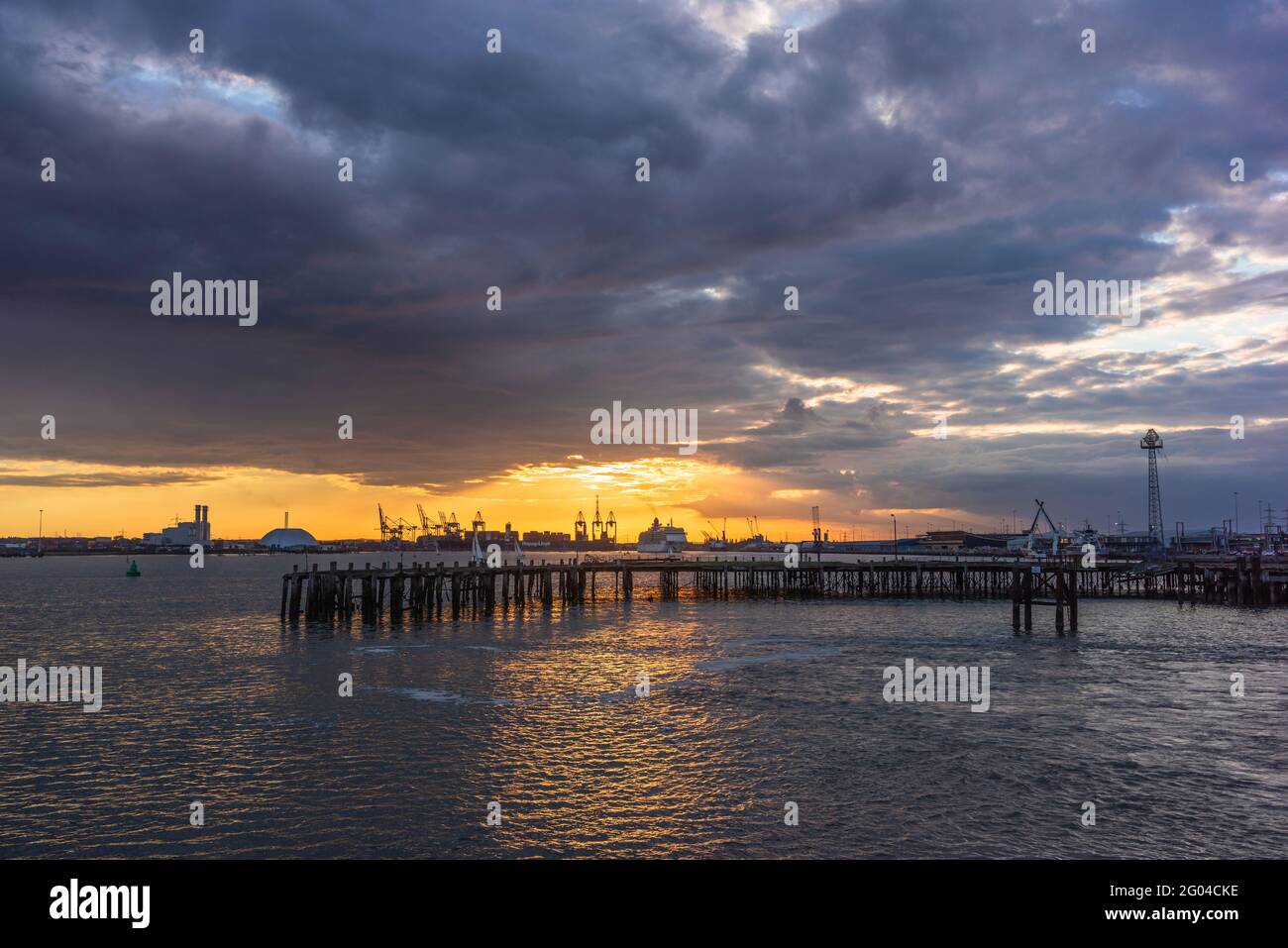 Royal pier southampton hi-res stock photography and images - Alamy