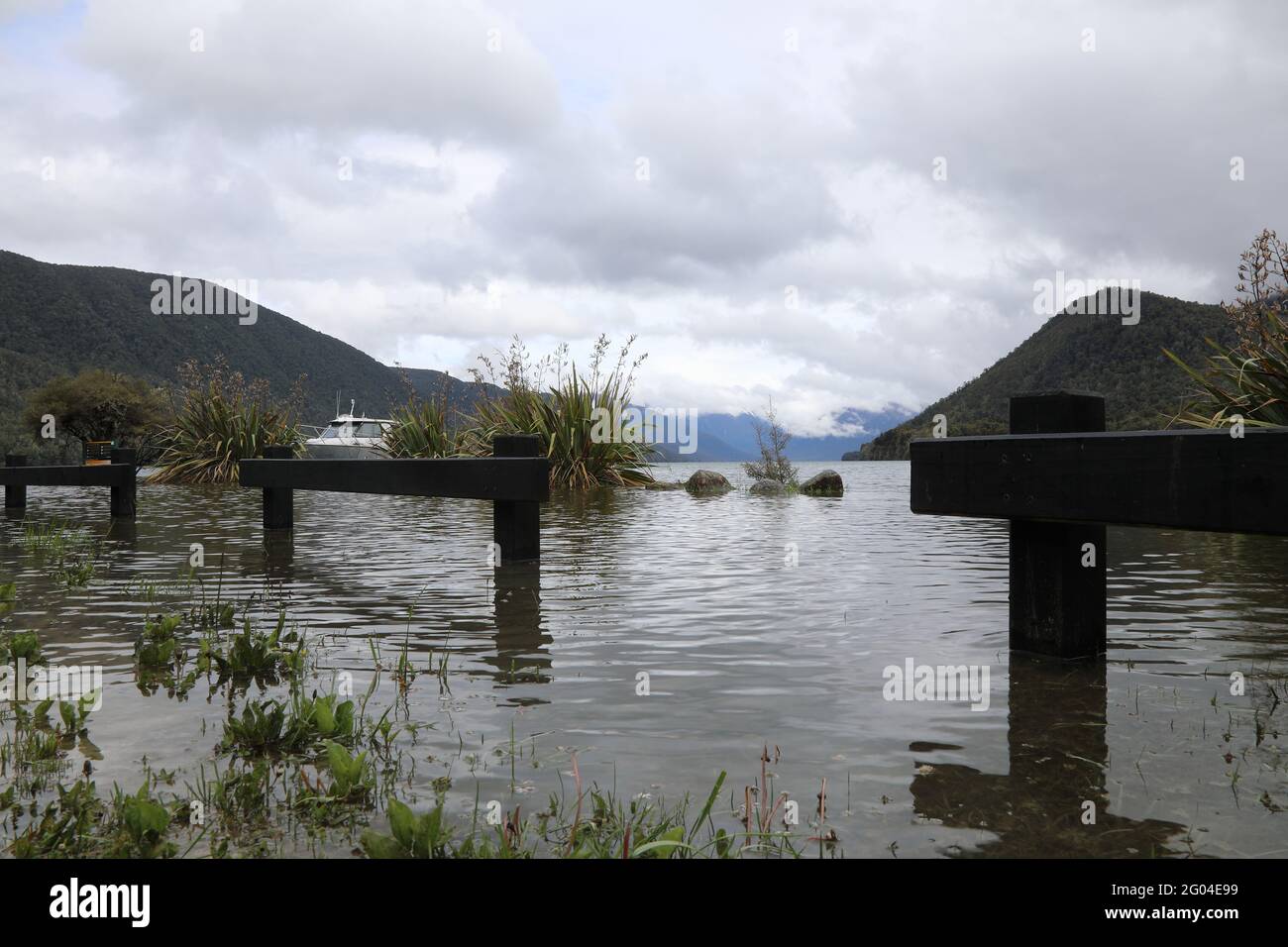 Lake Rotoroa / Lake Rotoroa Stock Photo - Alamy