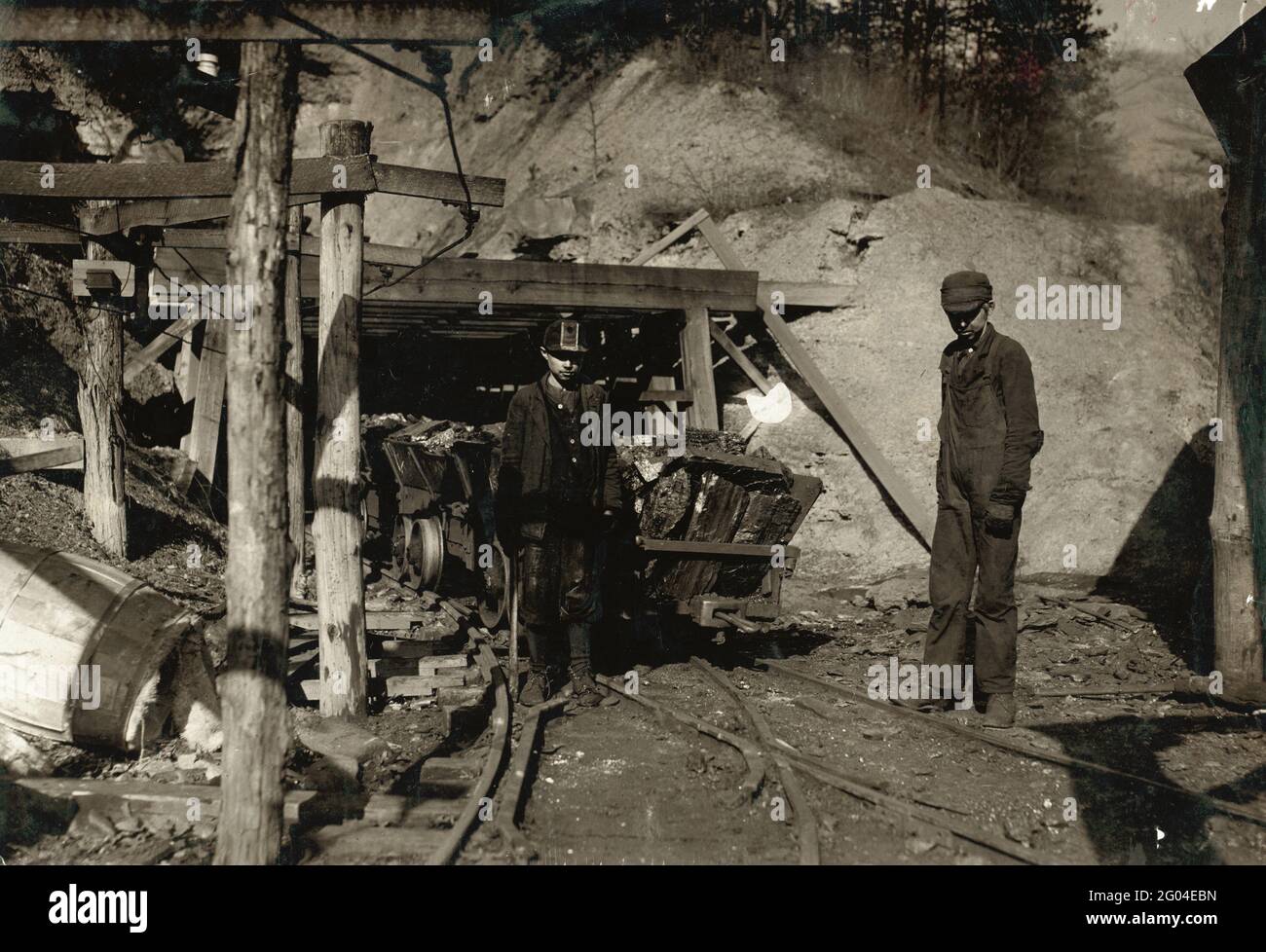 Child Labour: A 12/13 year old greaser and coupler at Cross Mountain ...