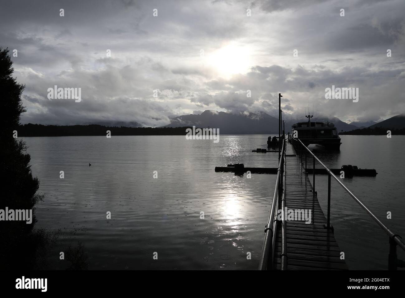 Lake Te Anau / Lake Te Anau Stock Photo - Alamy