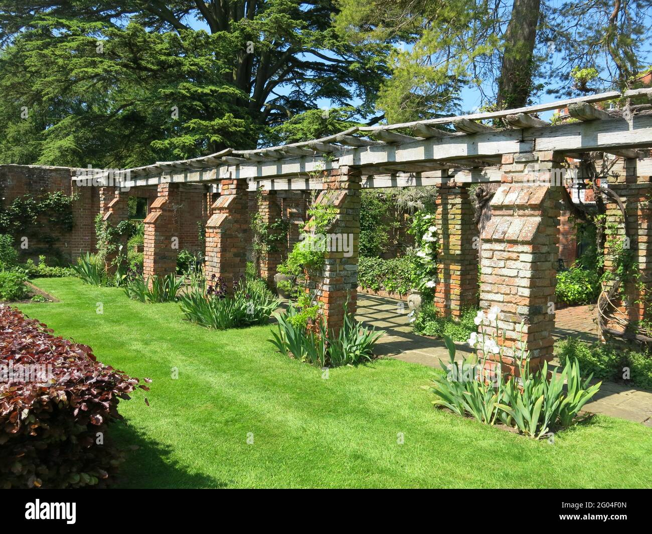 Distinguished designers including Jellicoe, Crowe, Sinclair & Maynard ...