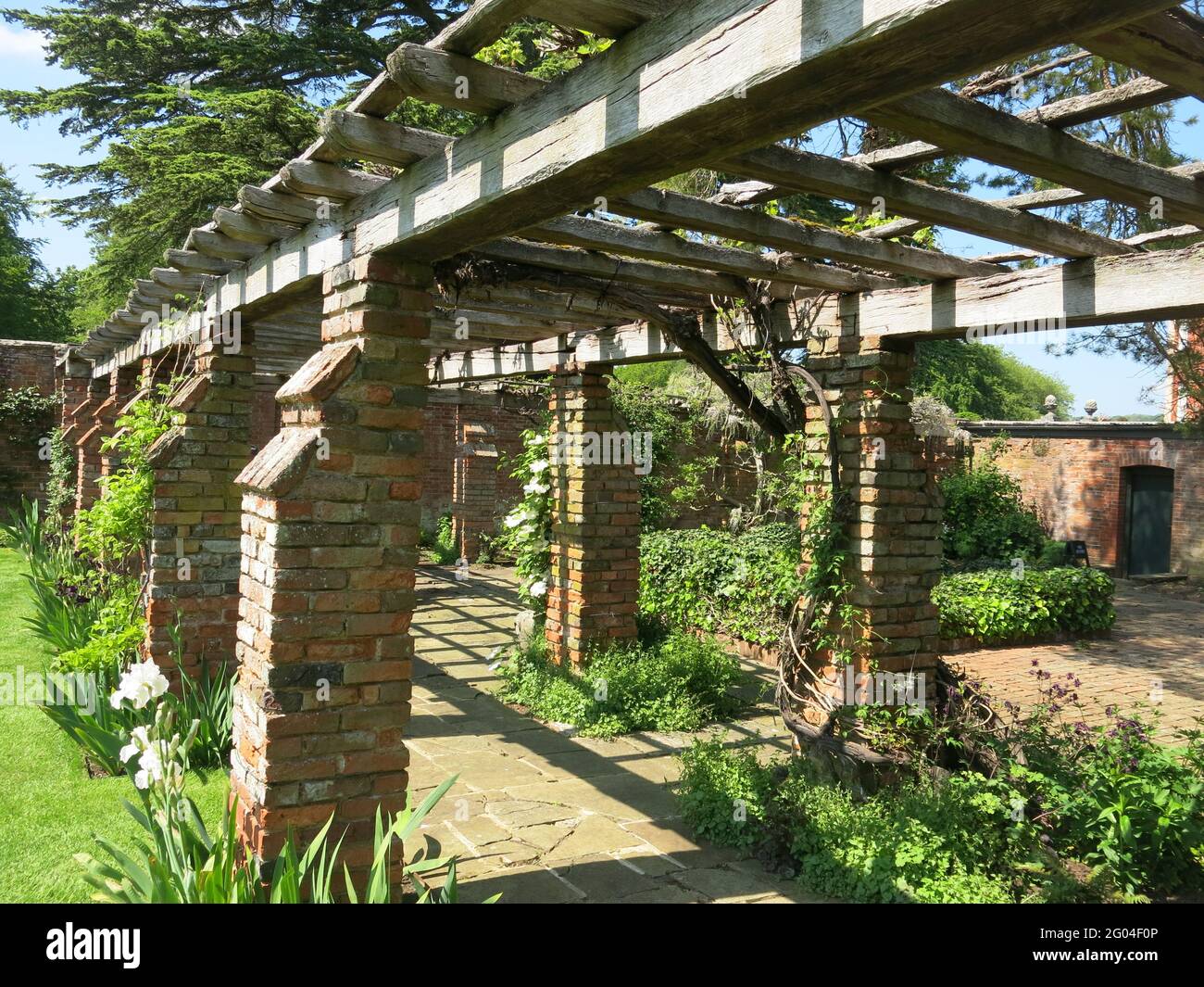 Distinguished designers including Jellicoe, Crowe, Sinclair & Maynard ...