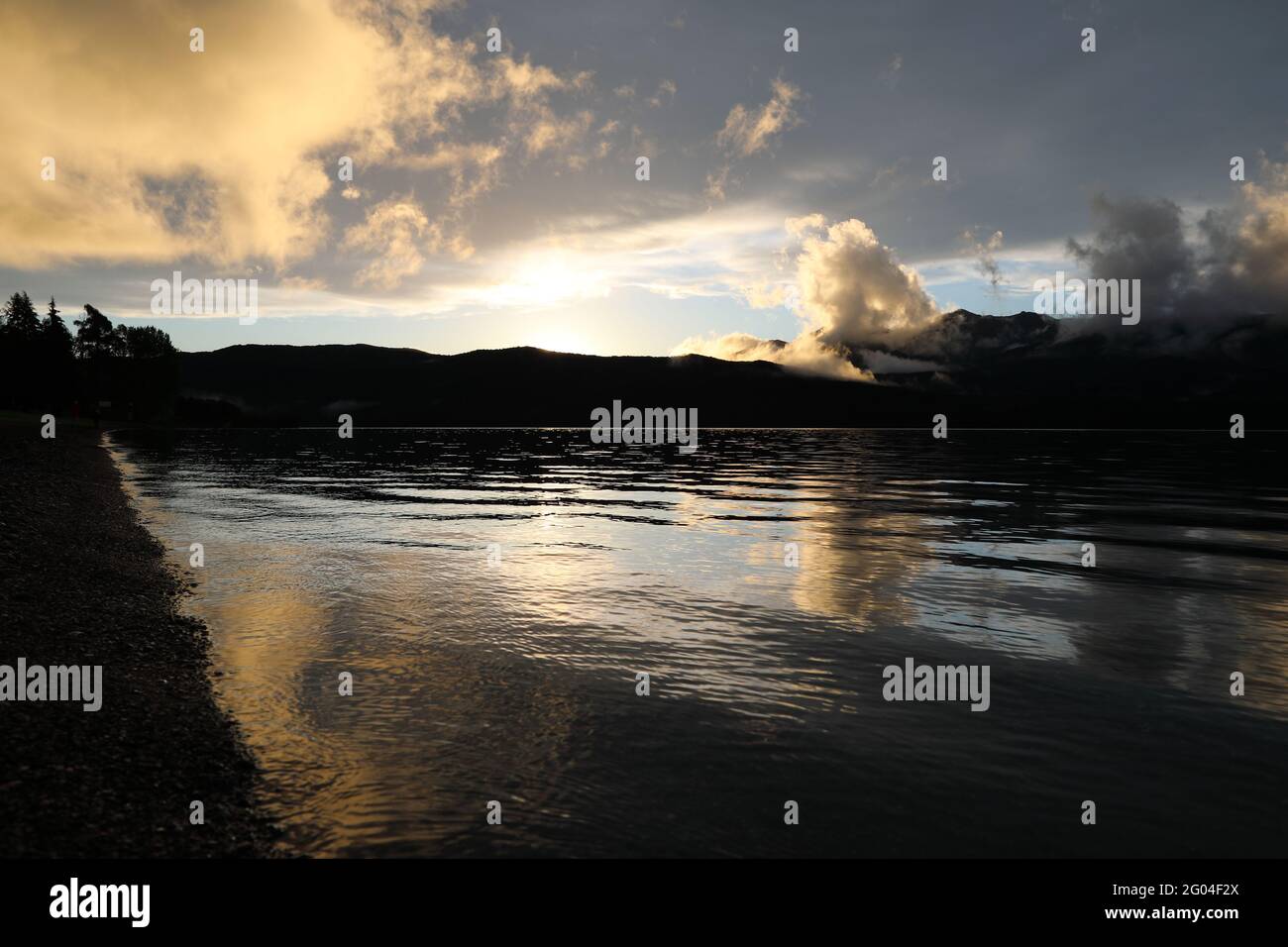 Lake Te Anau / Lake Te Anau Stock Photo - Alamy