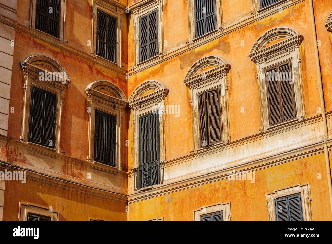 Residential building in rome hi-res stock photography and images - Alamy