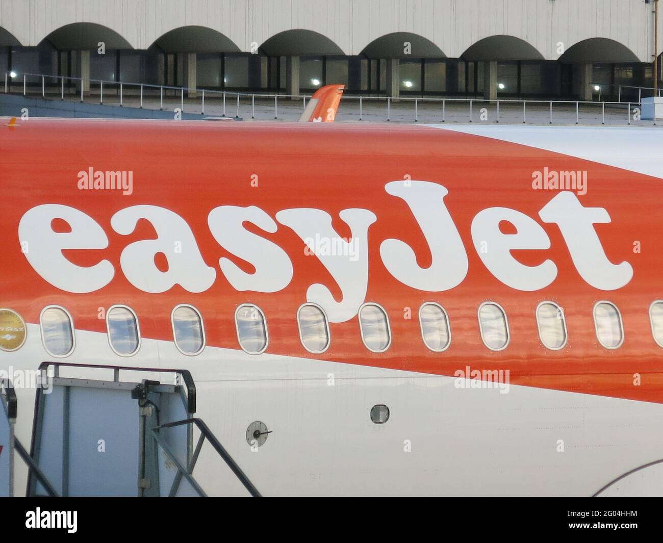 Glasgow airport departures hi-res stock photography and images - Alamy