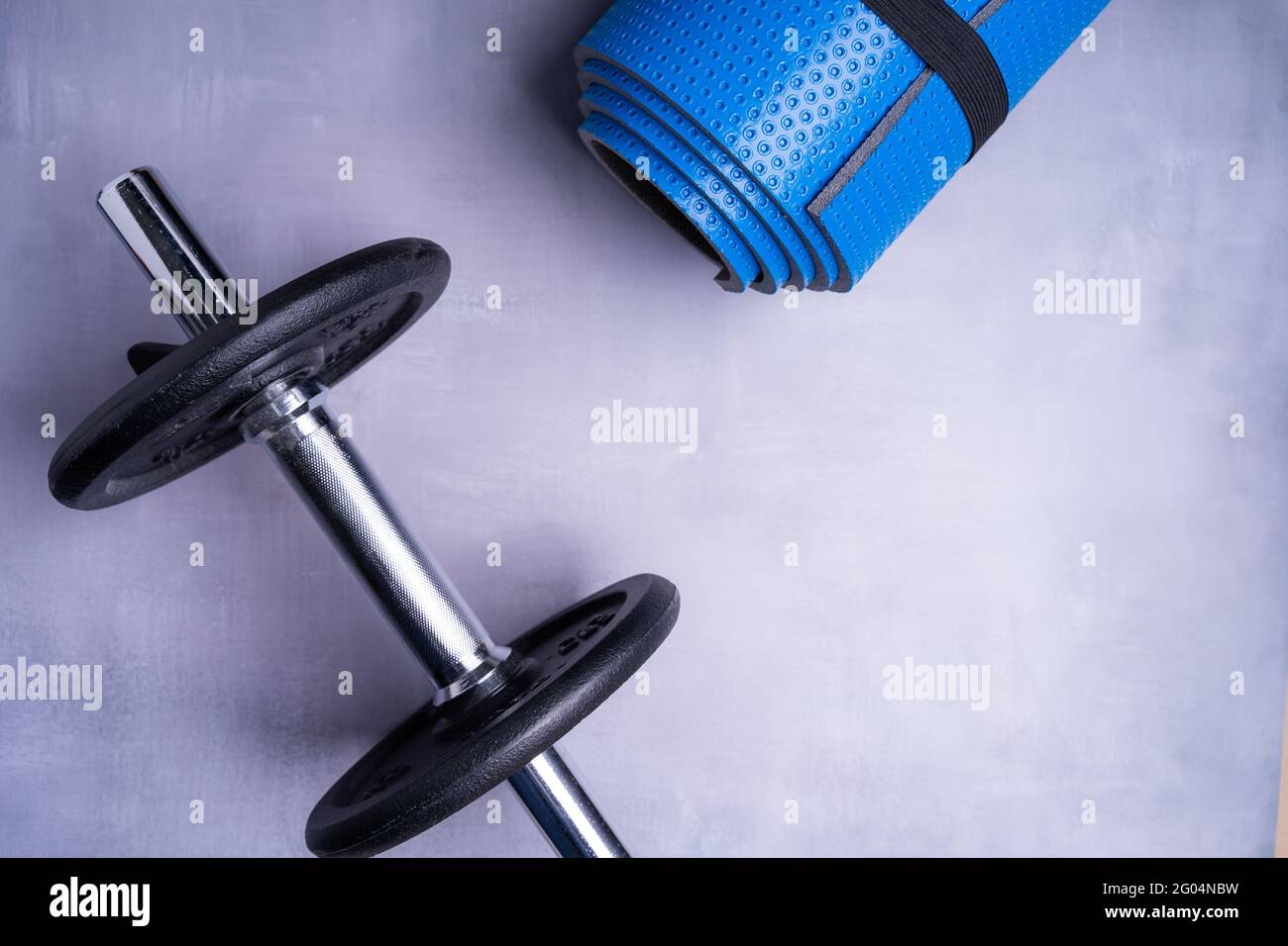 Top view of collapsible dumbbells on a gray background Stock Photo - Alamy