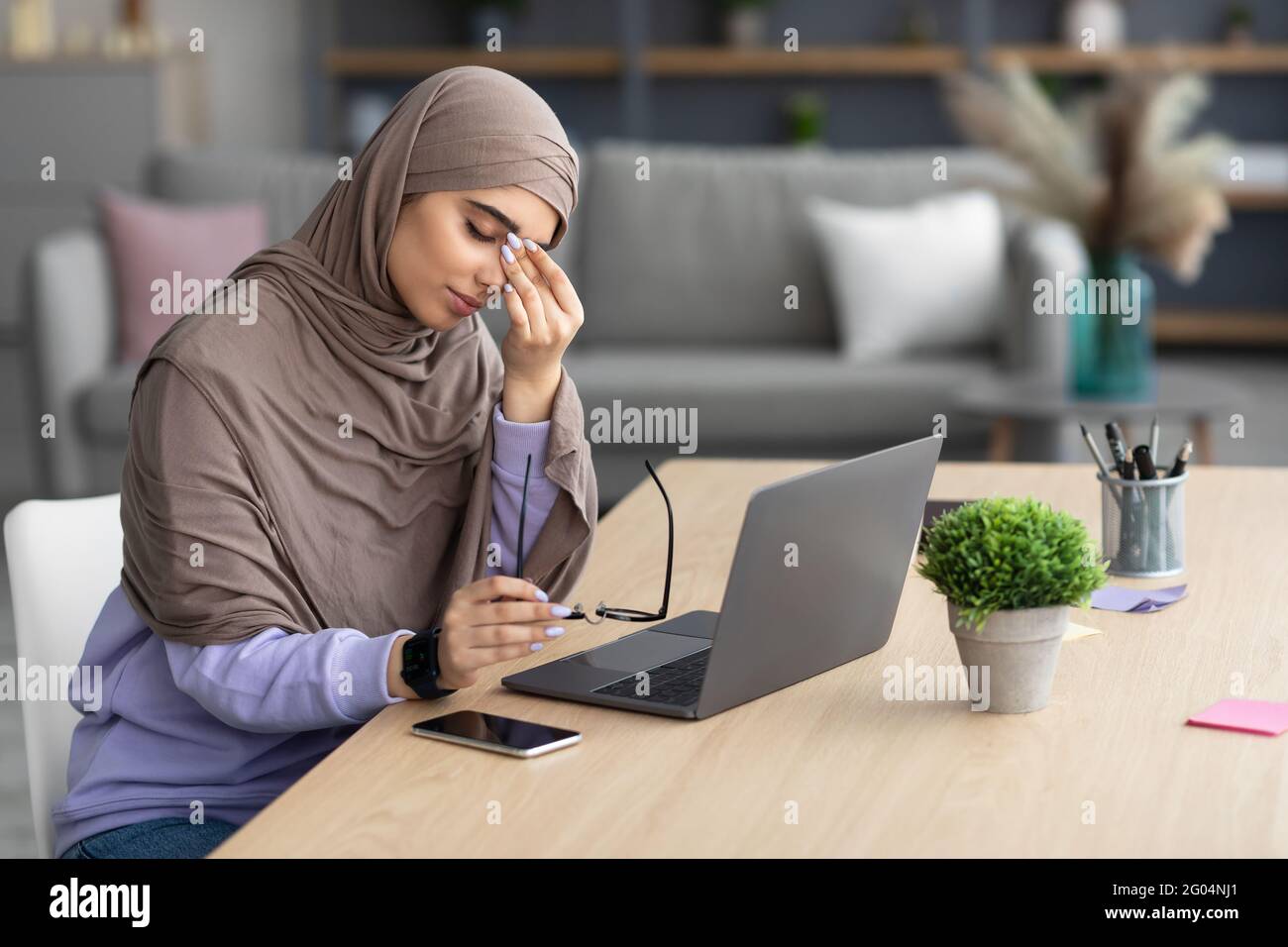 Tired muslim woman sitting at desk, rubbing dry irritated eyes Stock ...
