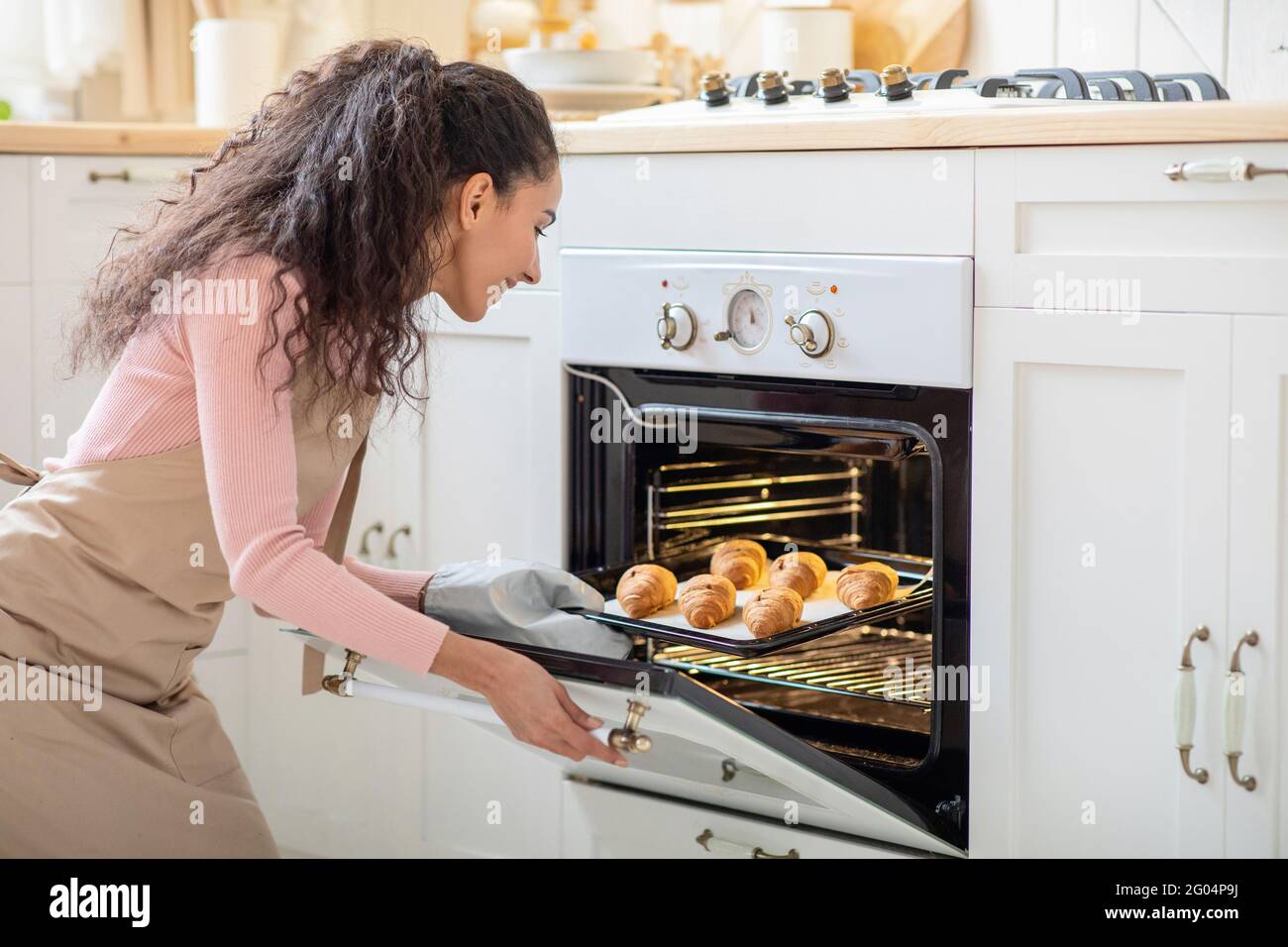 Beautiful lady cooking in kitchen hi-res stock photography and images ...