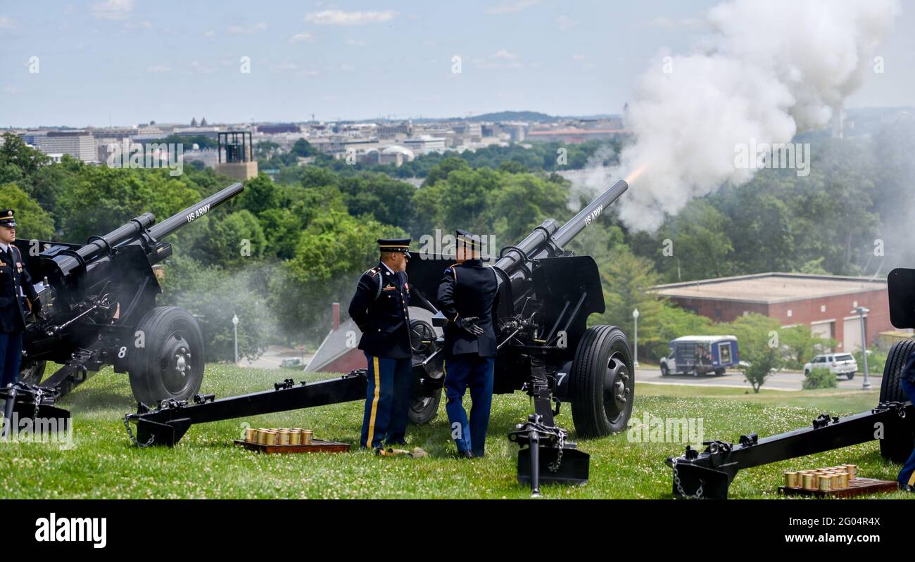 21 gun salute hi-res stock photography and images - Alamy