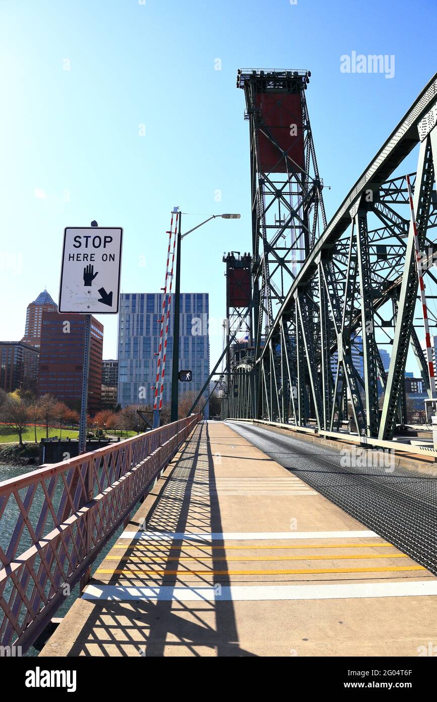 Portland, City of Bridges: Hawthorne Bridge pedestrian crossing and ...
