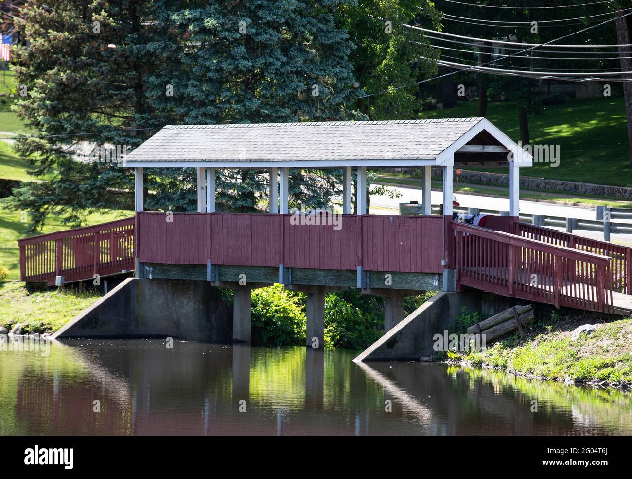 Covered bridge in summer hi-res stock photography and images - Alamy