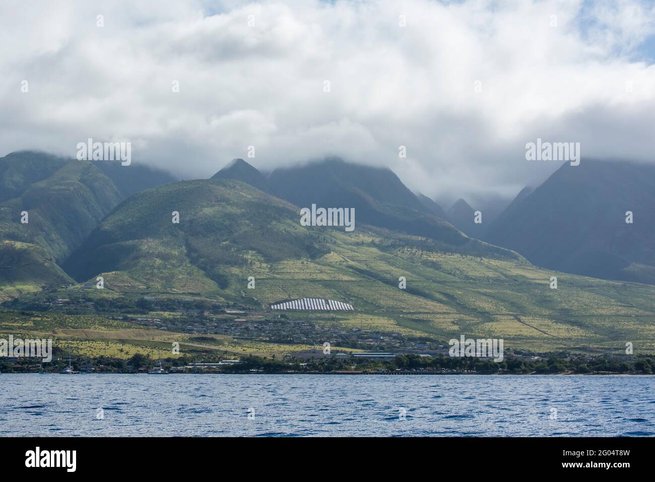 Lahaina west maui mountains hi-res stock photography and images - Alamy