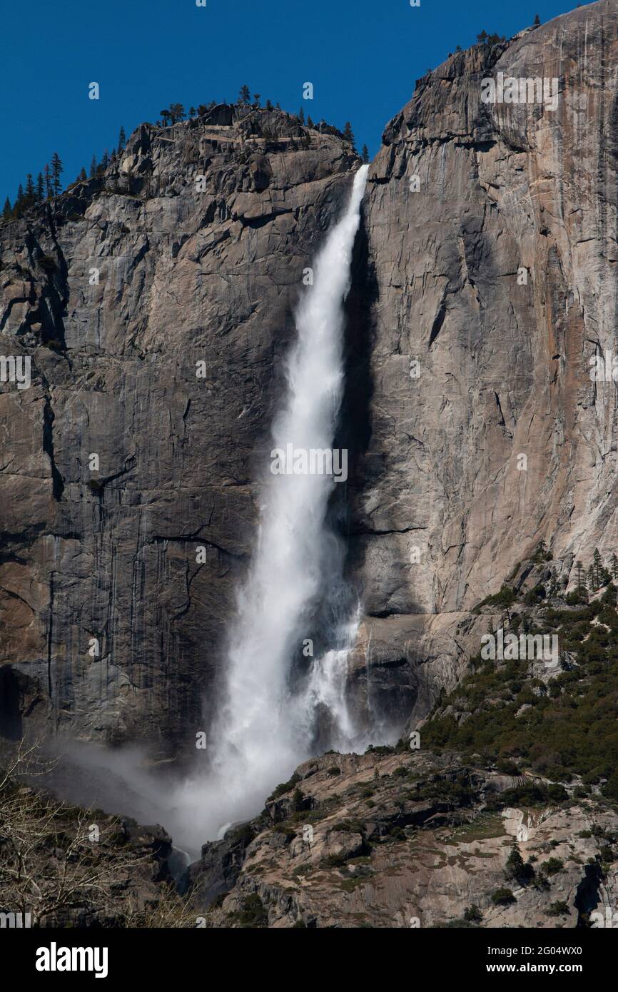 The iconic and powerful Upper Yosemite Falls discharges tremendous ...