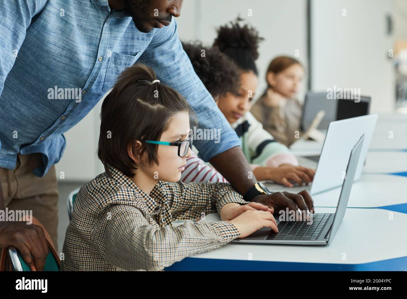 Teen boy computer teacher hi-res stock photography and images - Alamy