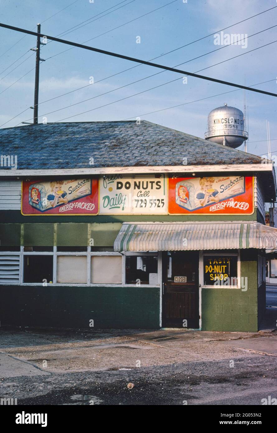 Archival donut shop hi-res stock photography and images - Alamy